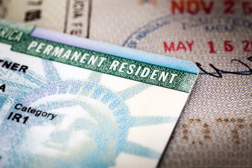 Green Card para Brasileiros: EUA Atinge Recorde Histórico, Diz Estudo ...
